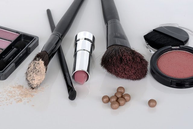 Top tips for buying cosmetics online - Just Ajda